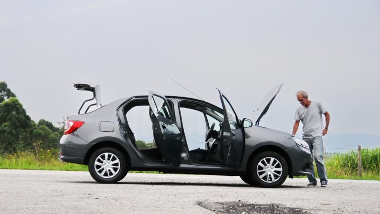 LOGAN EXPRESSION 1,6 SCe, NO USO (COM VÍDEO) – Autoentusiastas