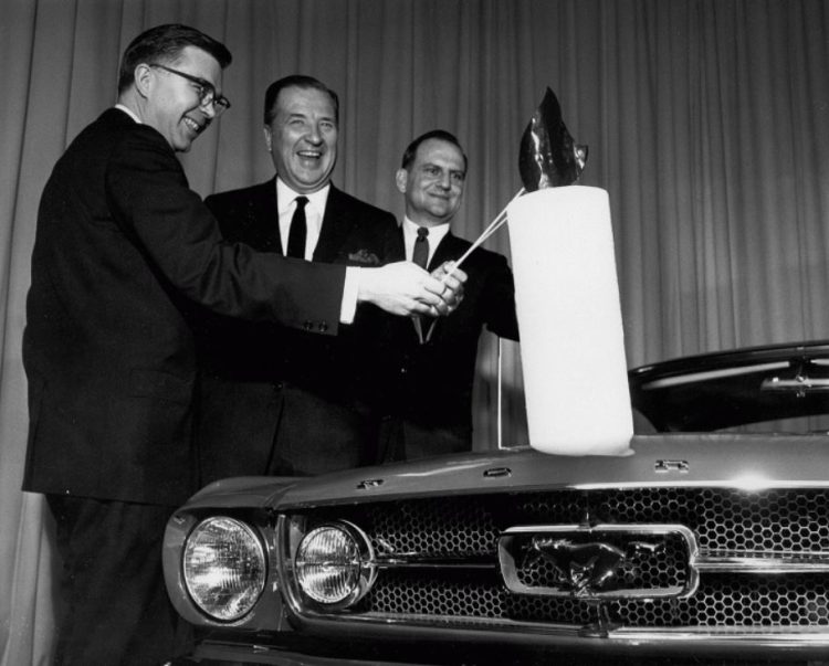 COMO A NASCAR E A NHRA AJUDARAM A FORD A VENCER EM LE MANS ...