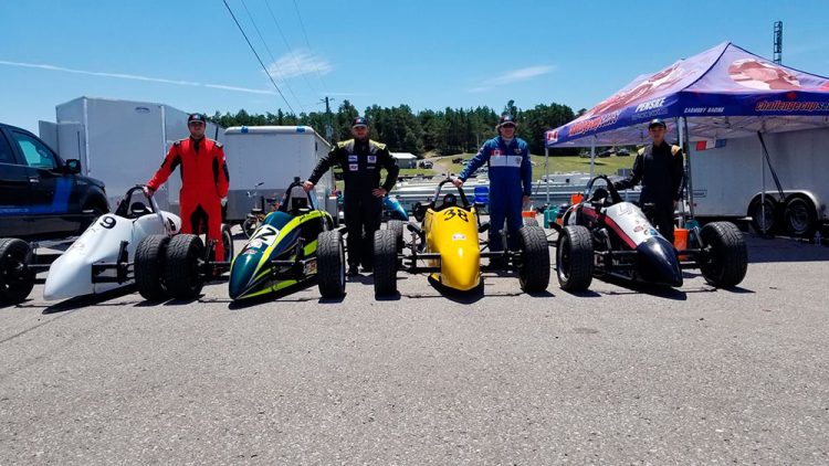 NOVO CAUSO: UM JOVEM PILOTO DA FÓRMULA 1200 CANADENSE CONTA SUA ...