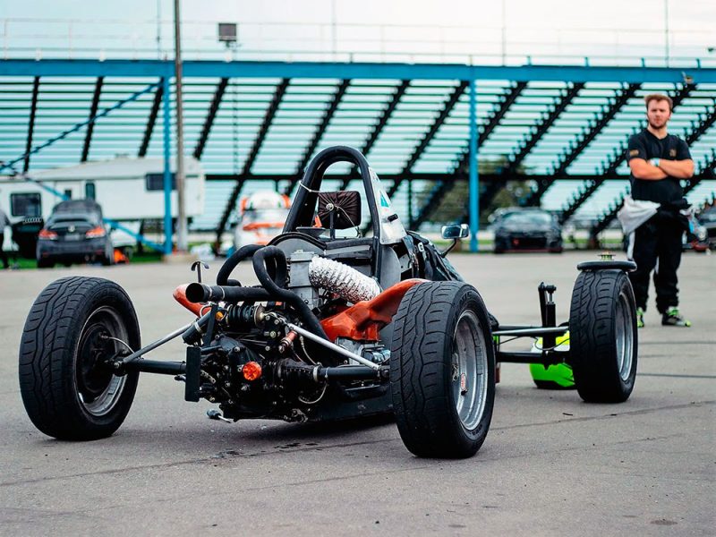 NOVO CAUSO: UM JOVEM PILOTO DA FÓRMULA 1200 CANADENSE CONTA SUA ...