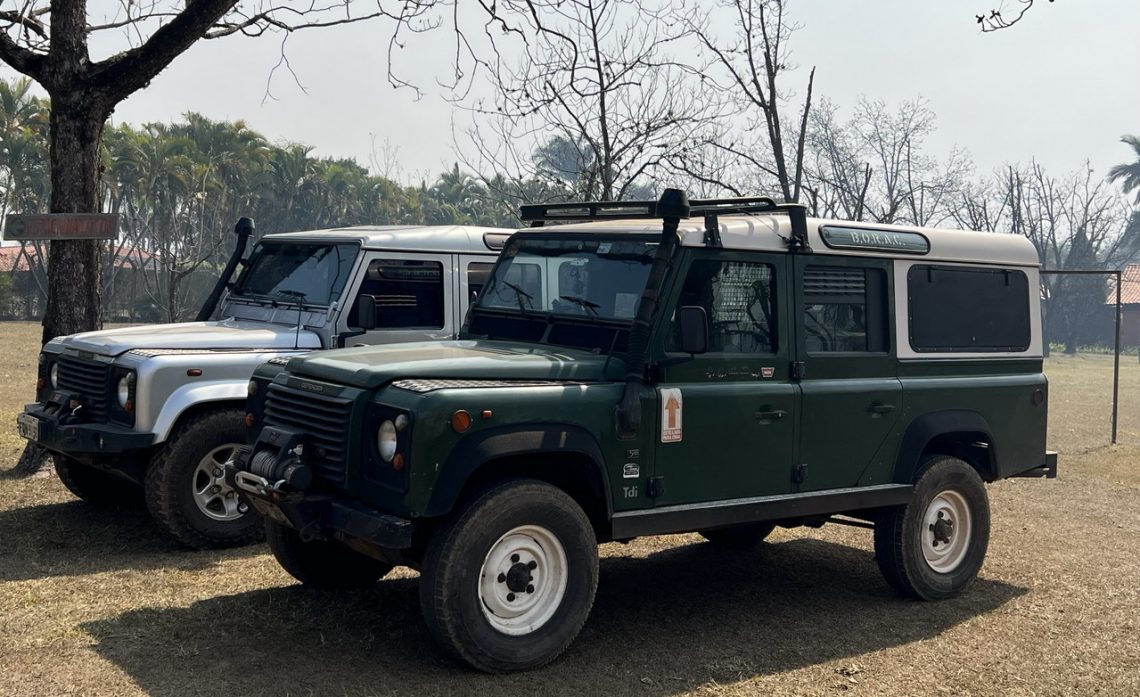 LAND ROVER DEFENDER DE ÚNICO DONO COM 500.000 km E MUITA HISTÓRIA (COM ...