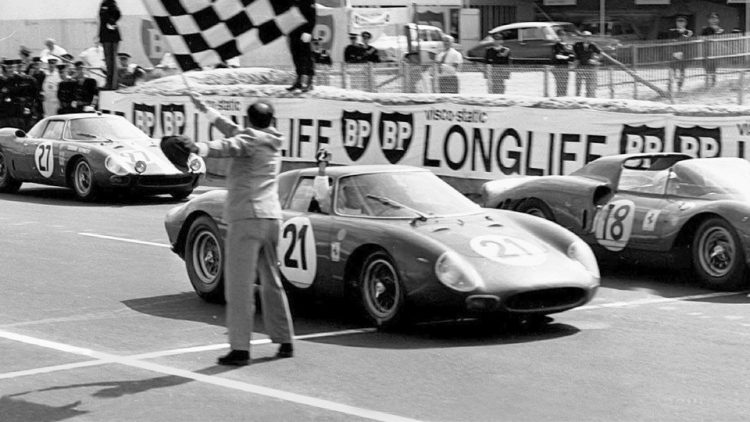 LE MANS 100 ANOS: FERRARI DOMINA E PROVOCA FORD – Autoentusiastas