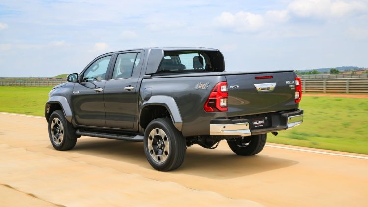 TOYOTA HILUX SRX PLUS, UMA OPÇÃO A MAIS (COM VÍDEO) – Autoentusiastas