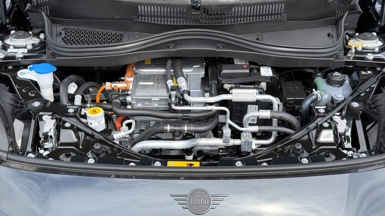 MINI JCW E e JCW ACEMAN E, A ELETRIFICAÇÃO SEM PERDER O DNA ...