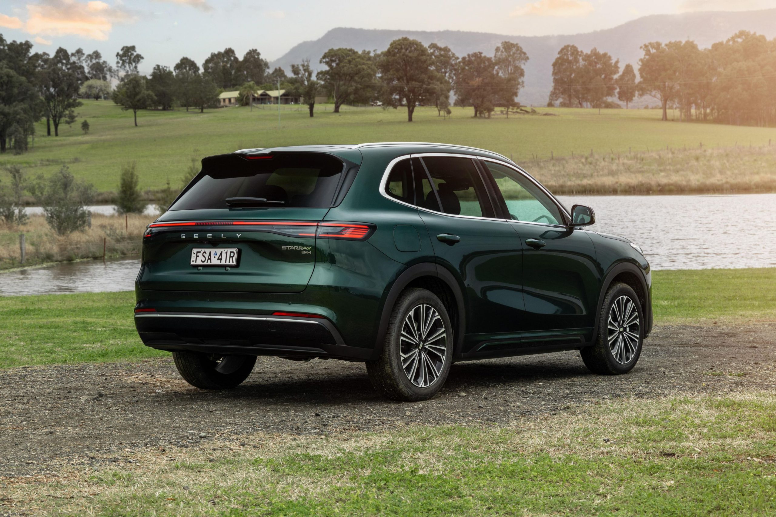 GEELY LANÇA NA AUSTRÁLIA O STARRAY EM-I, SUVE PHEV COM ALCANCE DE 943 ...