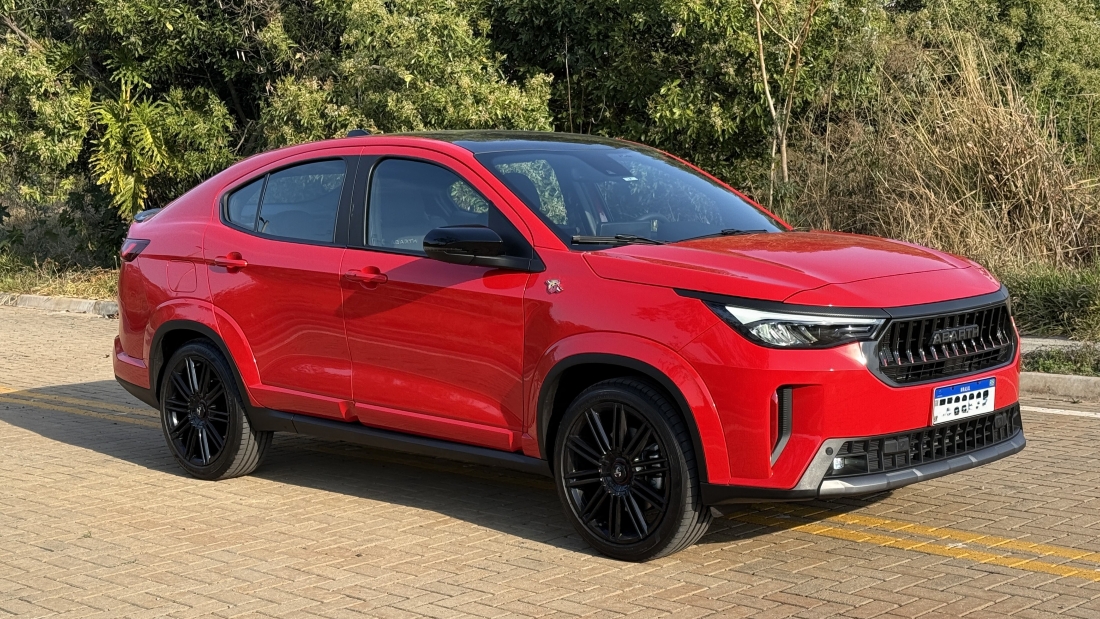 FIAT FASTBACK ABARTH 2026, DO AUTÓDROMO PARA AS RUAS – Autoentusiastas